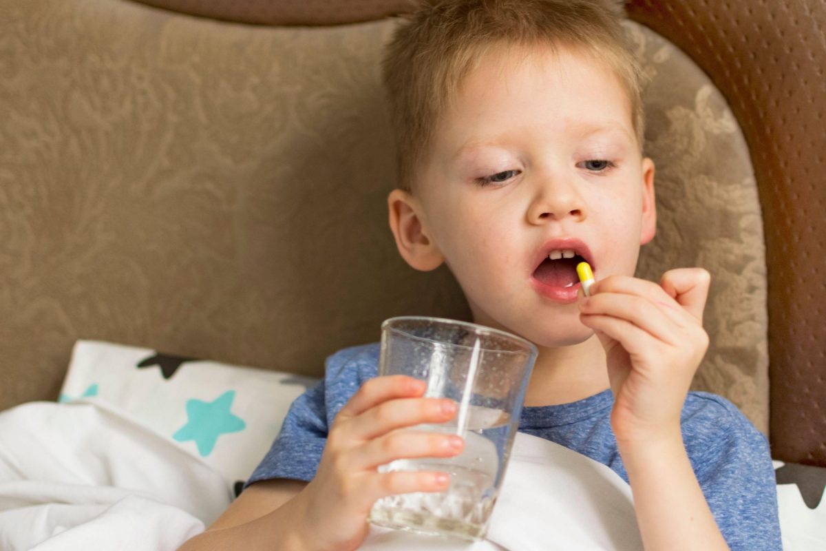 Zašto ne treba deci davati antibiotike pre druge godine