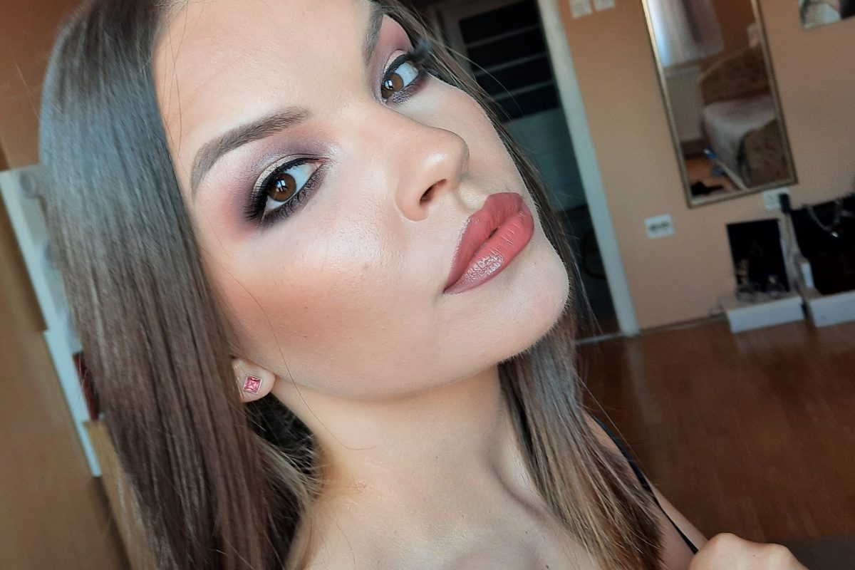 VIDEO Kako da naneseš bronzer, a kako rumenilo