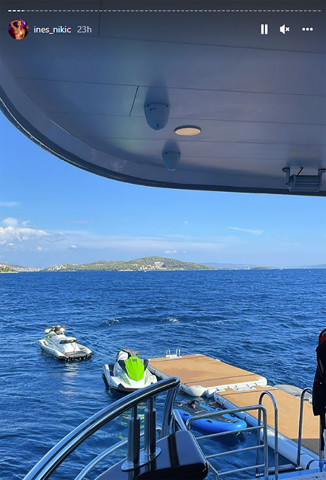 Hrvatska influenserka se hvali fotkama s jahte najomraženijeg čoveka ...