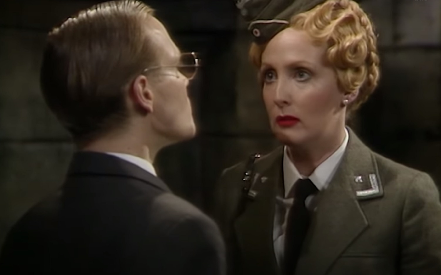 Helga iz "Alo alo" postala je zbog ove uloge seks simbol - danas ima 71 ...