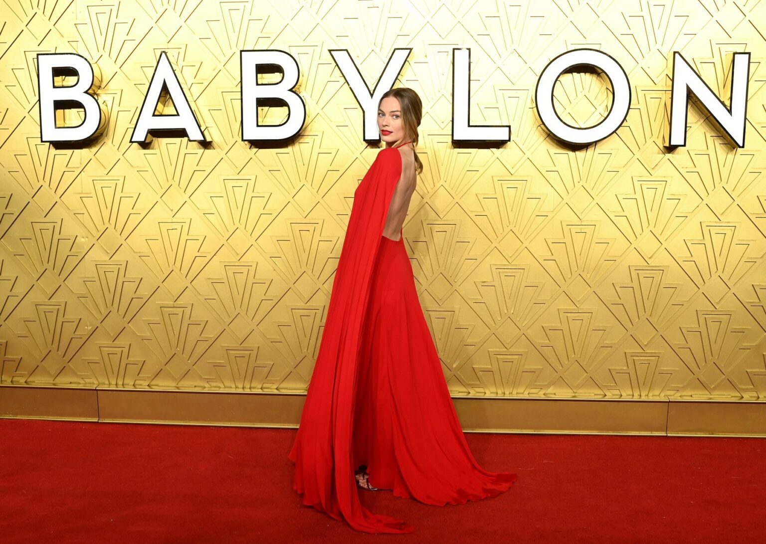 Margo Robi u svemu izgleda dobro, ali ova haljina je pokrenula lavinu šala