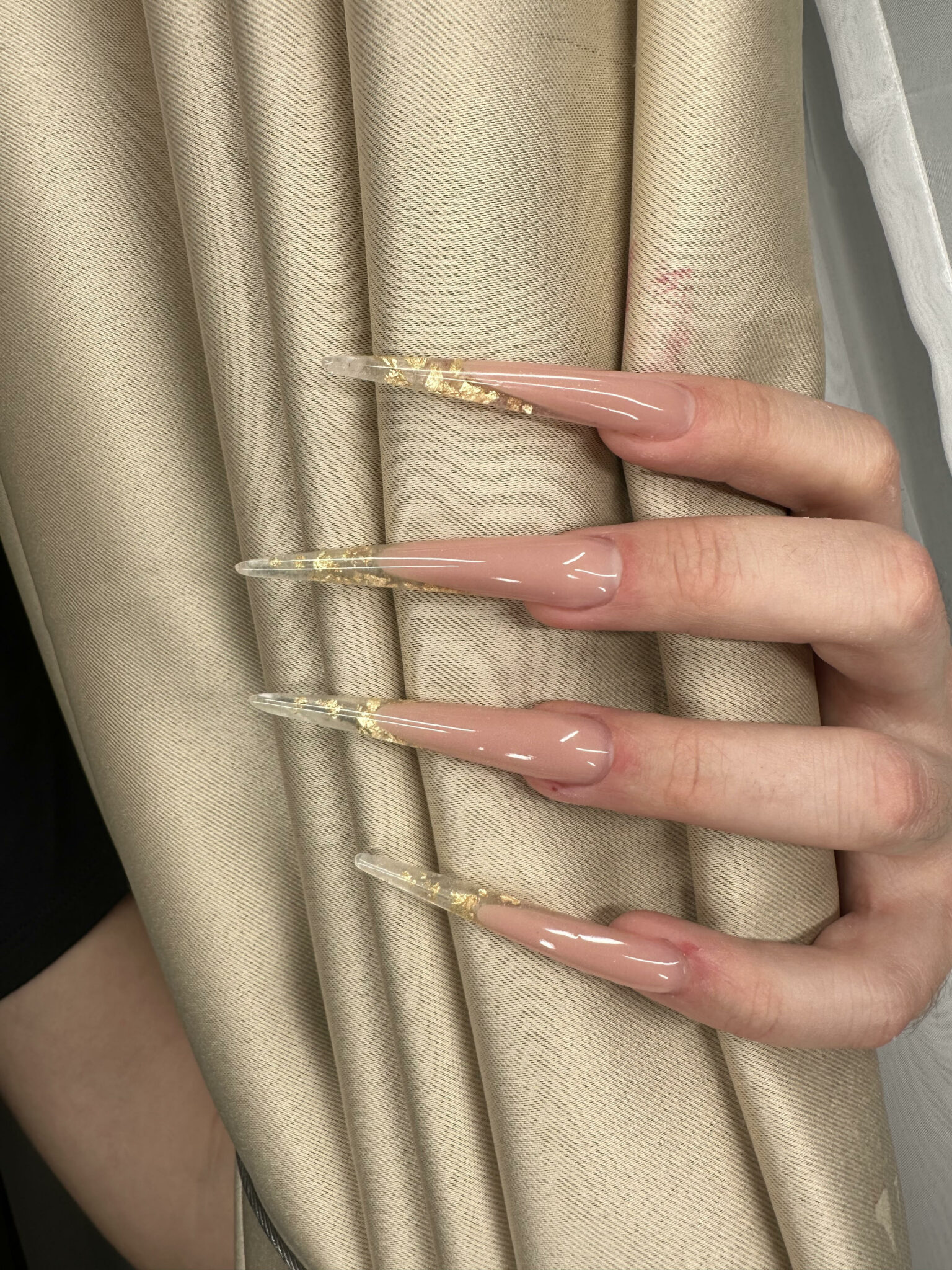 Ko je misteriozna Elvira, srpska umetnica za manikir koja radi nokte ...