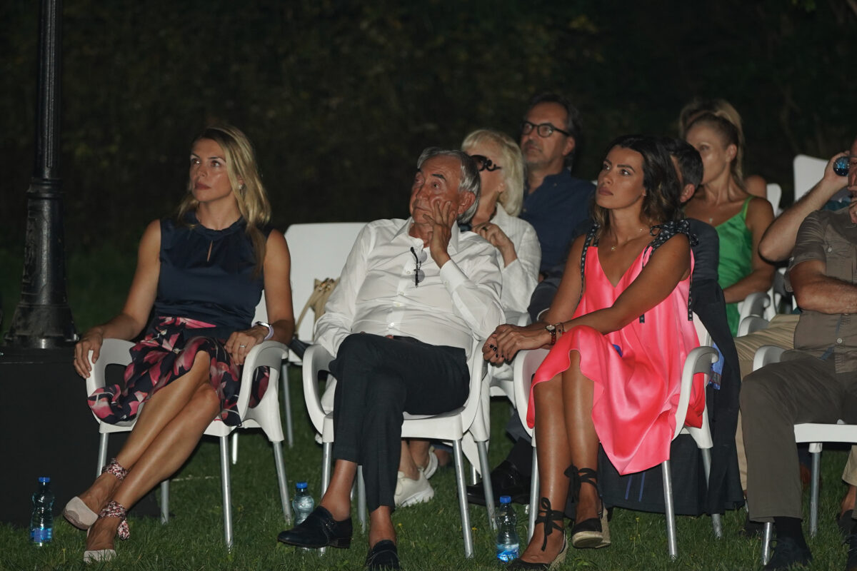 Svi se pitaju ko je markantna crnka sa kojom se Miroslav Mišković ...