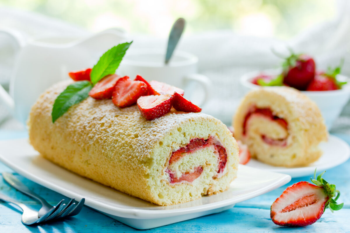 Najlakši recept za rolat s jagodama - toliko je ukusan da za sutra ne ... Najlakši recept za rolat s jagodama - toliko je ukusan da za sutra ne ...
