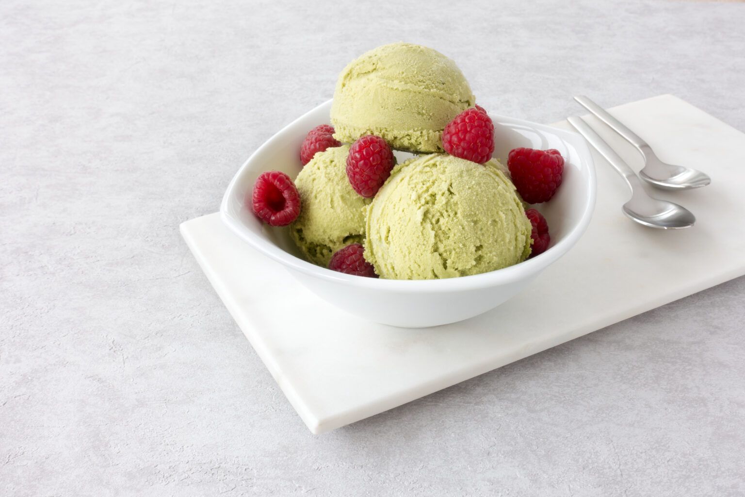 Domaći sladoled od pistaća i maline