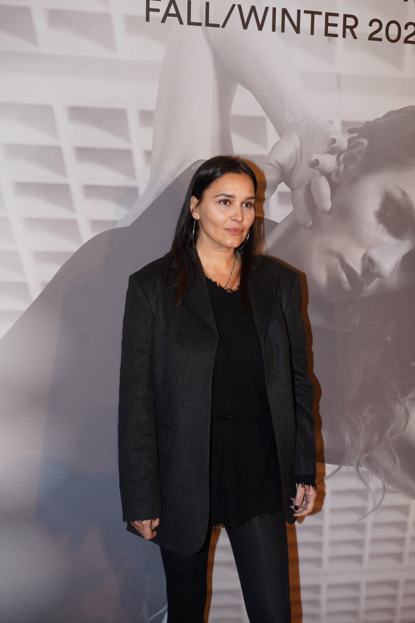 Rada Radenović na reviji Bate Spasojevića u 45. godini nikad lepša